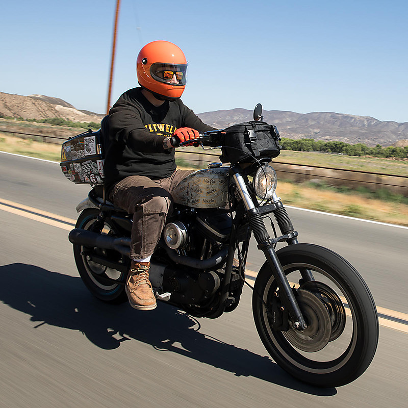 Biltwell Integral Motorradhelm Modell Gringo S mit orangefarbenem Warnschild Online Verkauf Outletmoto.eu